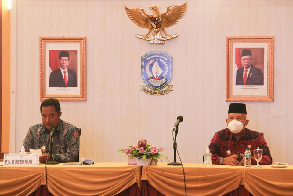 Pjs Walikota Batam Ajak Lurah dan Camat Ikut Berantas Narkoba - Media ... Pjs Walikota Batam Ajak Lurah dan Camat Ikut Berantas Narkoba - Media ...