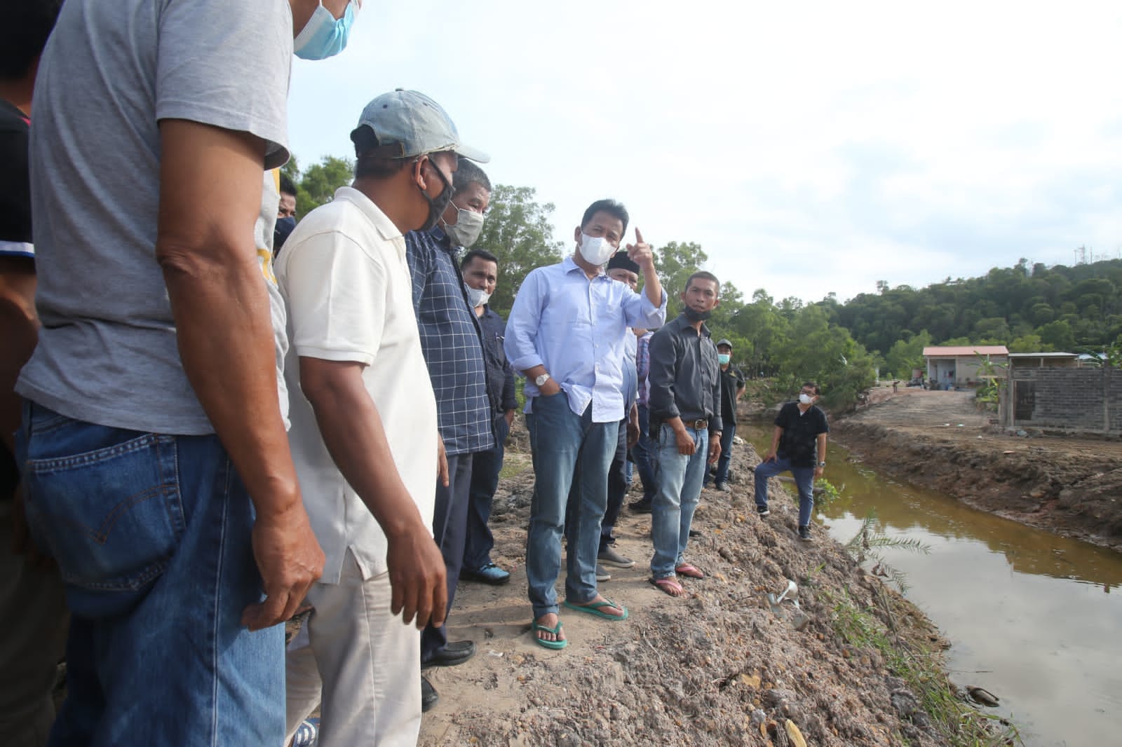 Turunkan Alat Berat, Dinas Bina Marga Mulai Kerjakan Normalisasi dan Pelebaran Drainase di ...