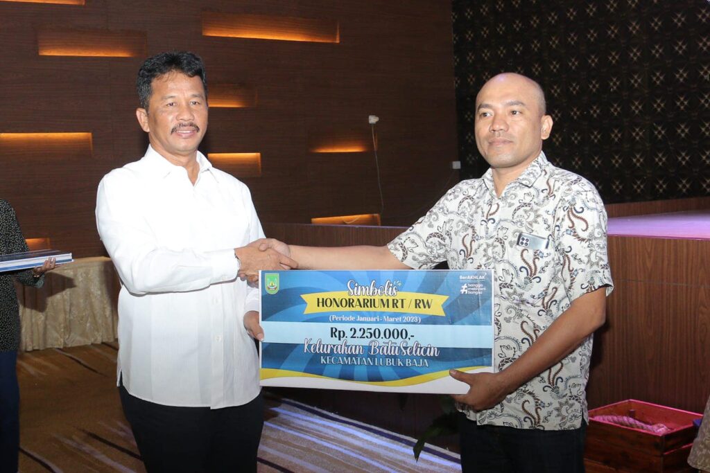 Tak Kunjung Selesai, RT dan RW Adukan Pembangunan Jalan Laksamana Bintan ke Rudi - Media Center