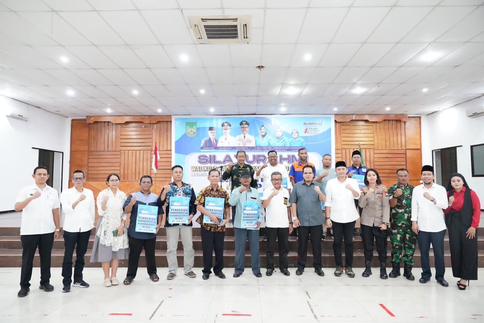 565 Ketua RT dan RW Kecamatan Batuaji Terima Insentif, Jefridin: Mohon Terus Dukungan ...