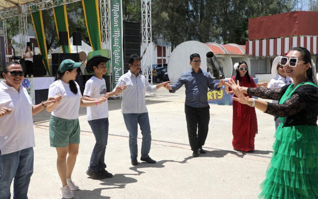 Tari Katrili Minahasa Bersama Wali Kota, Lekatkan Persaudaraan Tanpa ...