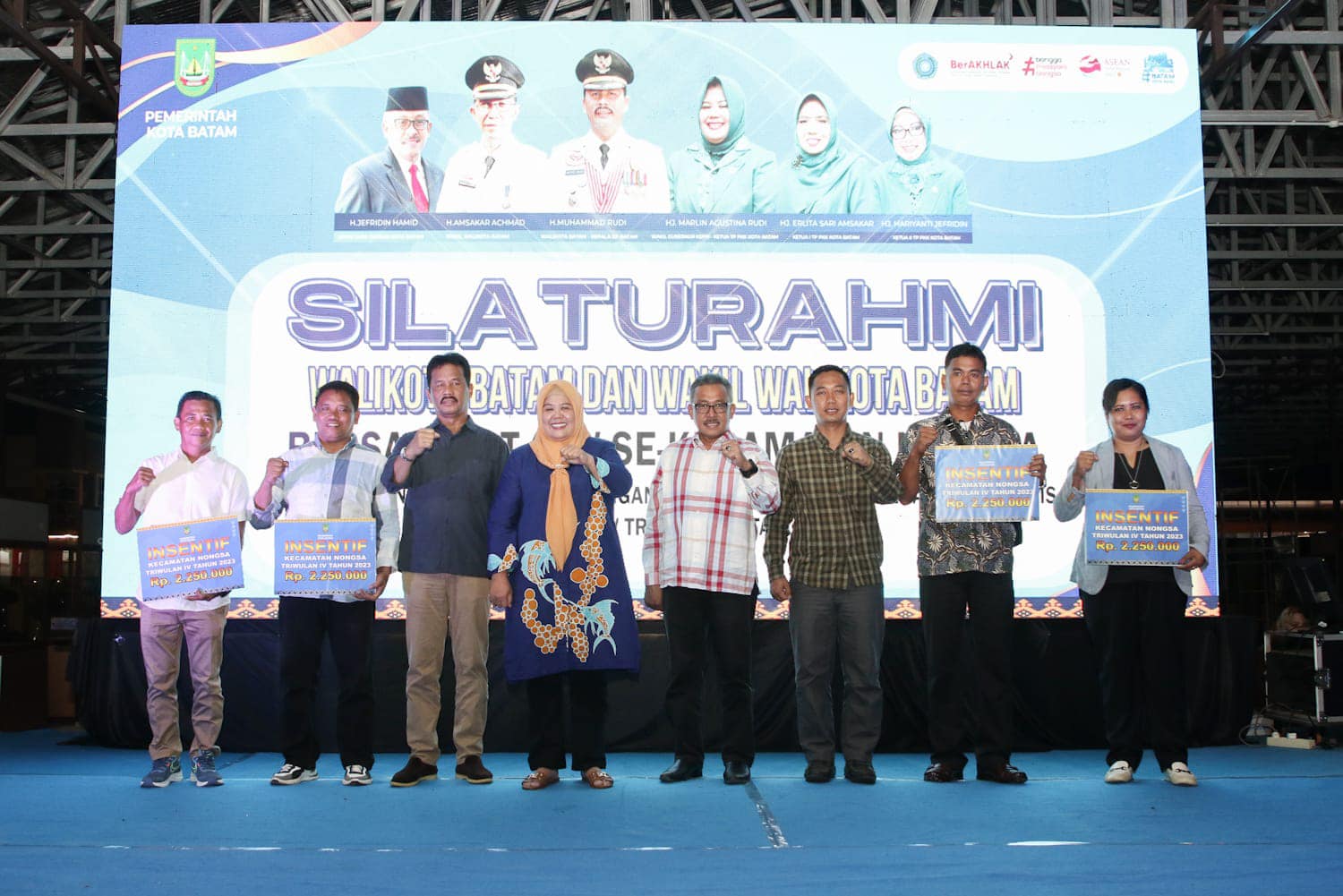 𝐑𝐓 𝐝𝐚𝐧 𝐑W 𝐬𝐞-𝐊𝐞𝐜𝐚𝐦𝐚𝐭𝐚𝐧 𝐍𝐨𝐧𝐠𝐬𝐚 𝐀𝐩𝐫𝐞𝐬𝐢𝐚𝐬𝐢 𝐏𝐞𝐦𝐛𝐚𝐧𝐠𝐮𝐧𝐚𝐧 𝐈𝐧𝐟𝐫𝐚𝐬𝐭𝐫𝐮𝐤𝐭𝐮𝐫 𝐲𝐚𝐧𝐠 𝐃𝐢𝐠𝐚𝐠𝐚𝐬 𝐖𝐚𝐥𝐢 𝐊𝐨𝐭𝐚 𝐁𝐚𝐭𝐚𝐦 ...