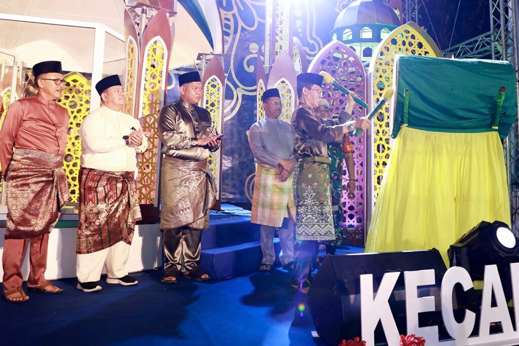 Buka MTQH XXXIV Batuampar, Amsakar Tekankan Al-Qur’an Hadir dalam ...